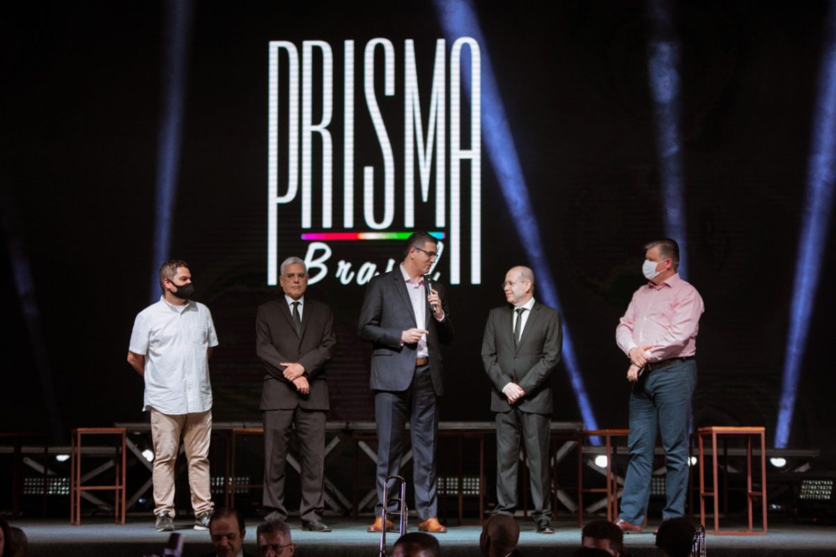 Prisma 40 anos comemora aniversário com novo DVD - UNASP Noticias