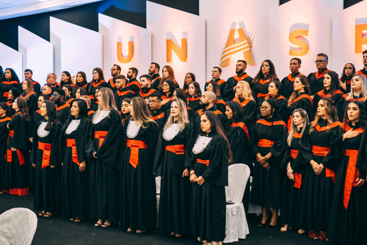 Formatura de Direito celebra fim de um ciclo para 106 alunos