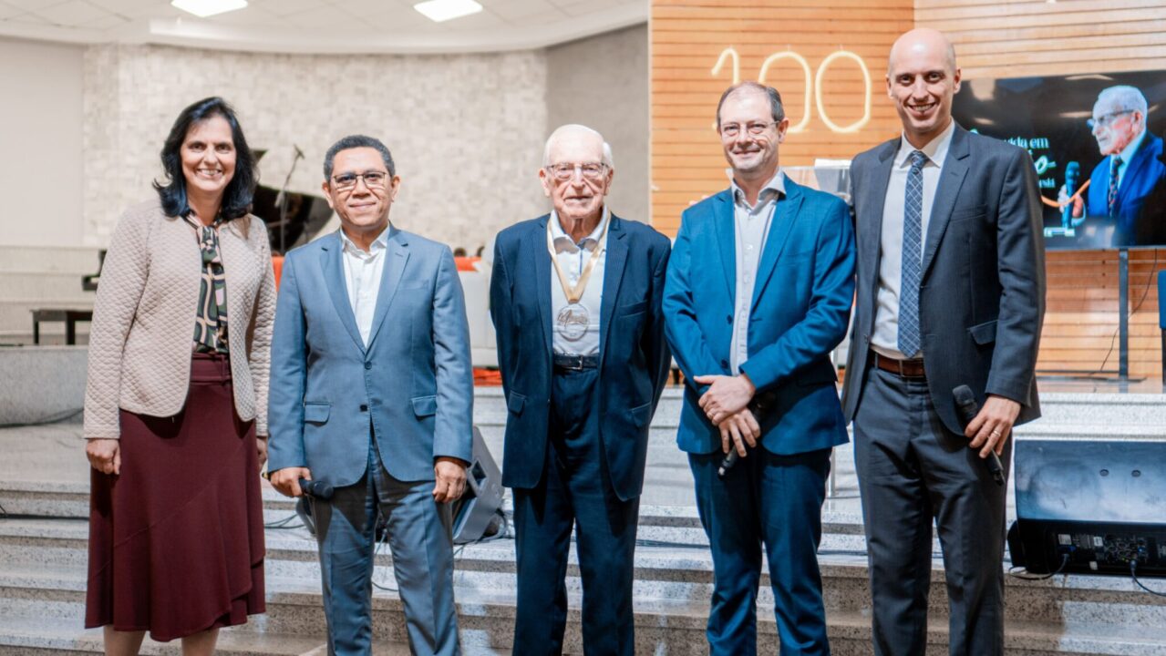 UNASP celebra culto de gratidão pelos 100 anos de Nevil Gorski